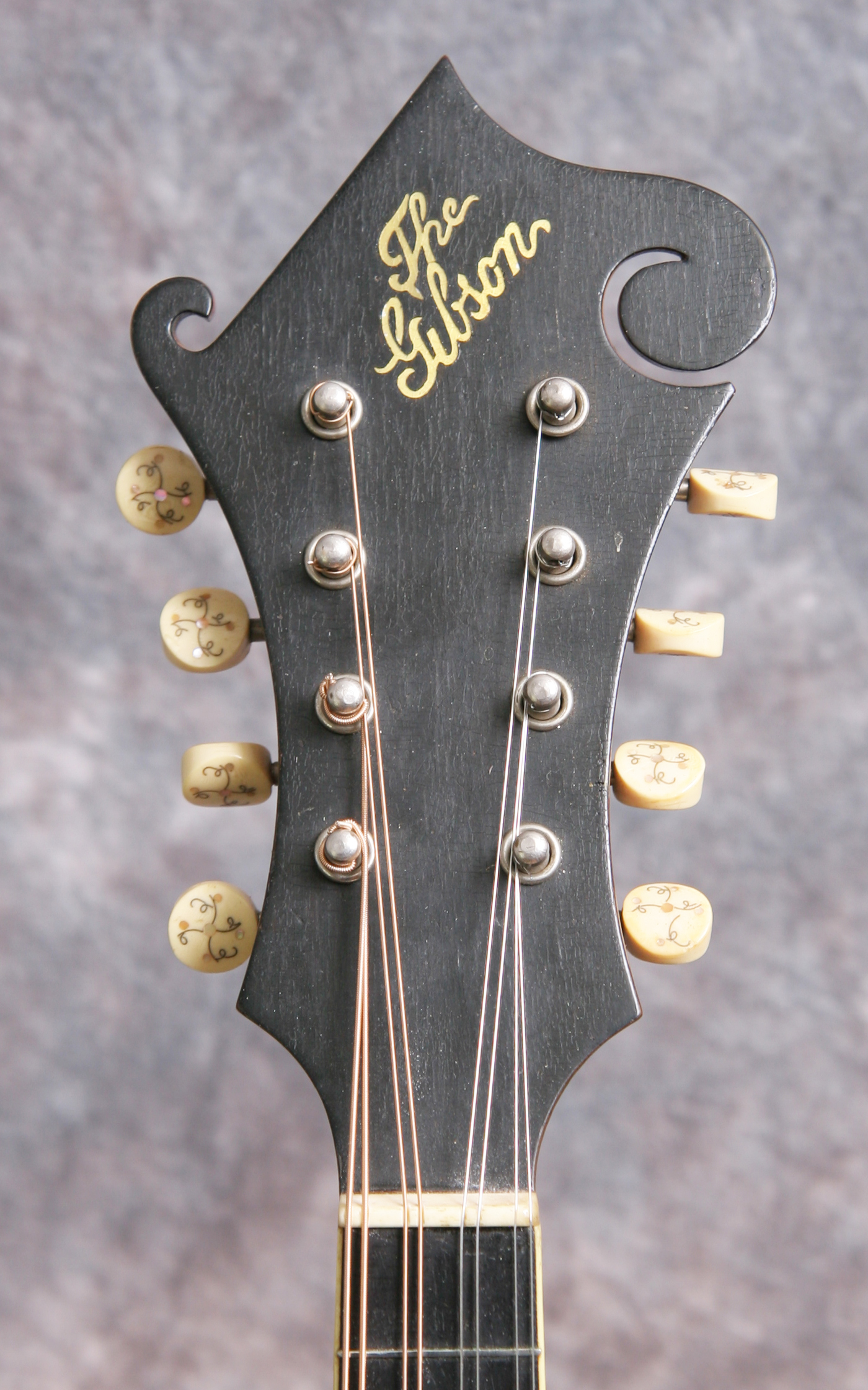 1915-gibson-f2-mandolin
